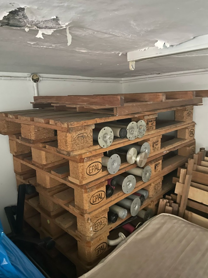 Promosi Jualan Kayu pallet dan Loker Besi . pelbagai jenis perabot ...