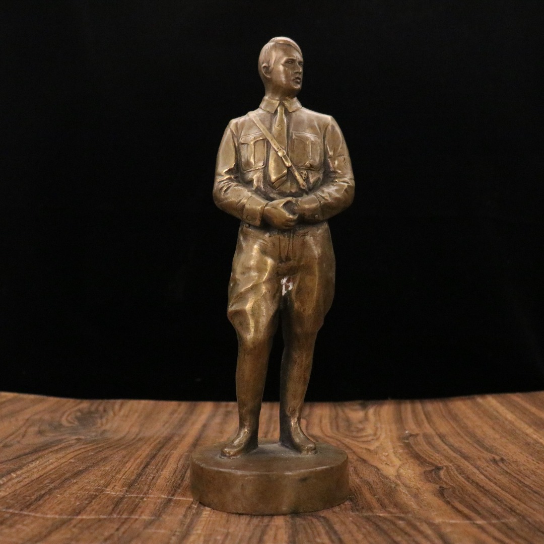 Standing statue of Hitler希特勒站像 摆件, Hobbies & Toys, Memorabilia ...