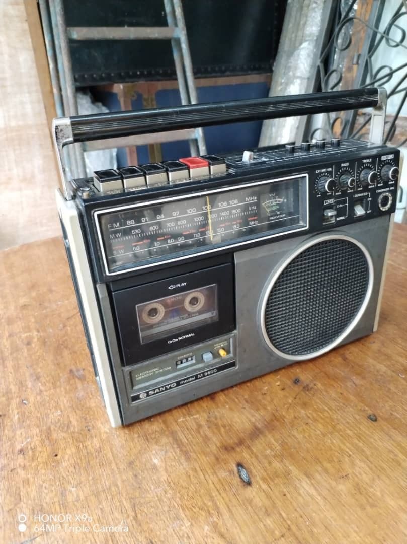 Vintage radio. antik, Hobbies & Toys, Collectibles & Memorabilia ...