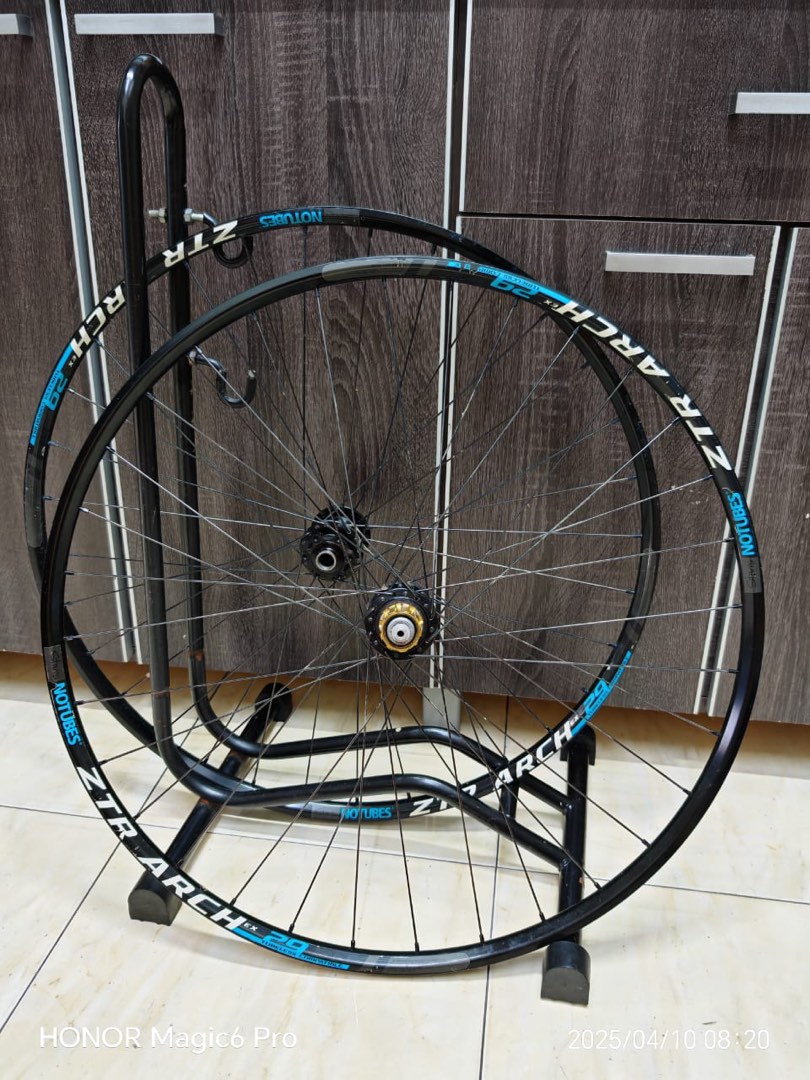 ZTR Wheelset with Hope Pro EVO 2 hub 29er MTB, Sports Equipment ...