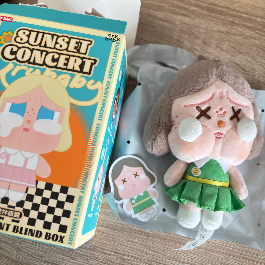 NETT Cry baby sunset concert green dim ORI POPMART, Toys & Collectibles ...