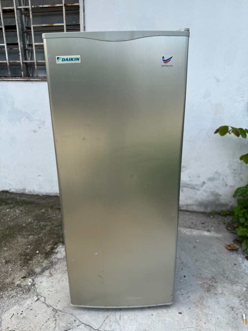 Daikin freezer upright 210litr, TV & Home Appliances, Kitchen ...