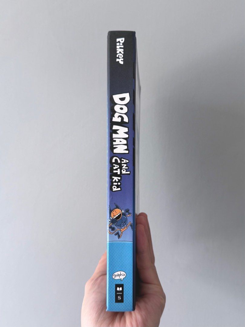 Dog Man 4: Dog Man and Cat Kid, 興趣及遊戲, 書本 & 文具, 兒童書籍 - Carousell