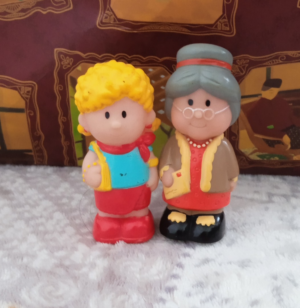 ELC Figures Mom&daughter, Hobbies & Toys, Toys & Games on Carousell