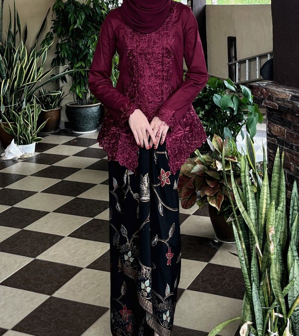 Maroon Red Kebaya With Pario, Women's Fashion, Muslimah Fashion, Baju ...