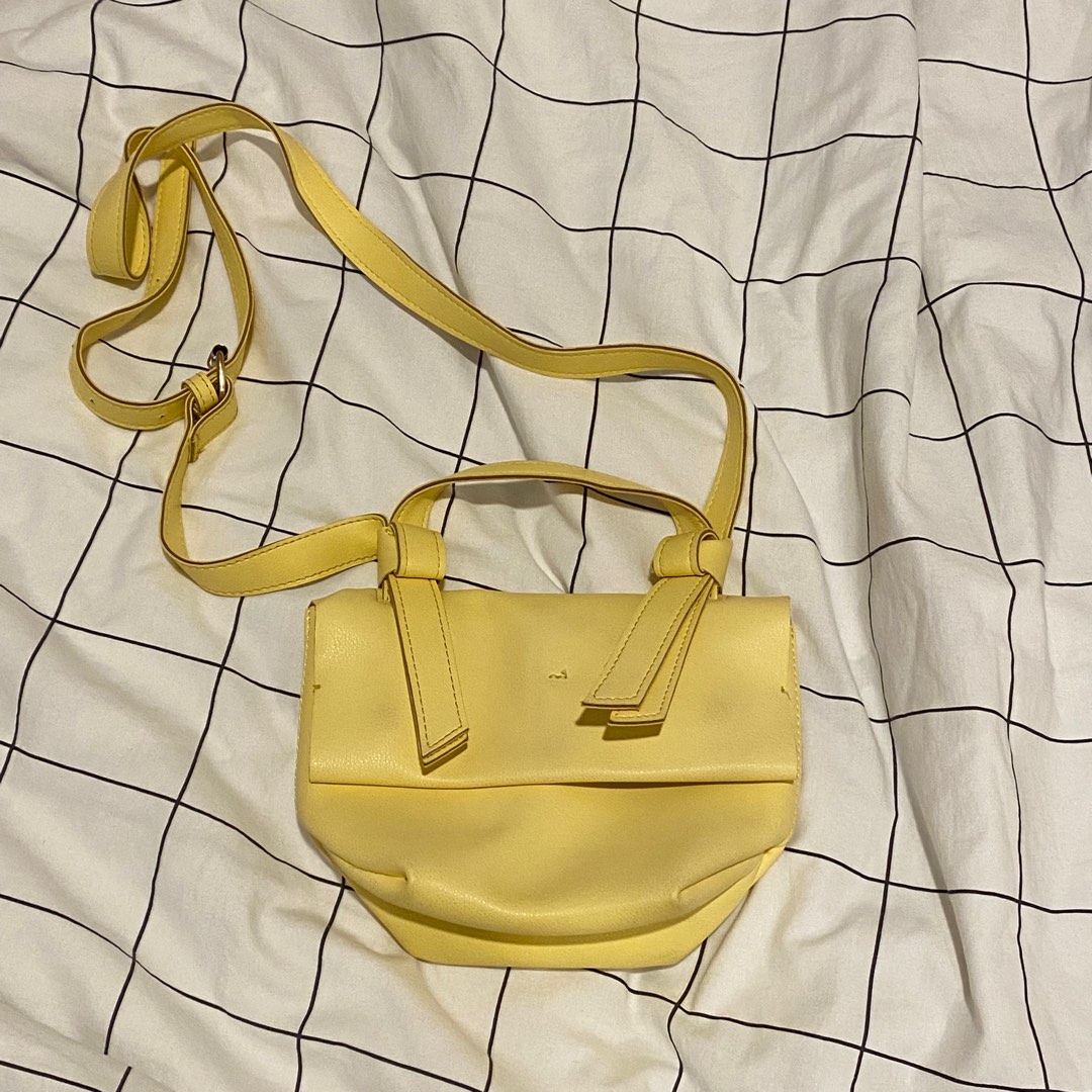 Miniso Yellow sling bag, Fesyen Wanita, Tas & Dompet di Carousell