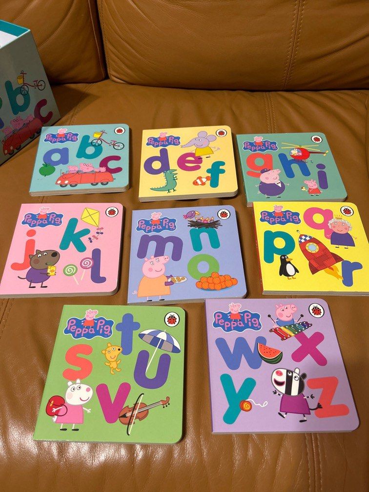 Peppa pig 8 alphabet book ABC A-Z book, 興趣及遊戲, 書本 & 文具, 兒童書籍 - Carousell