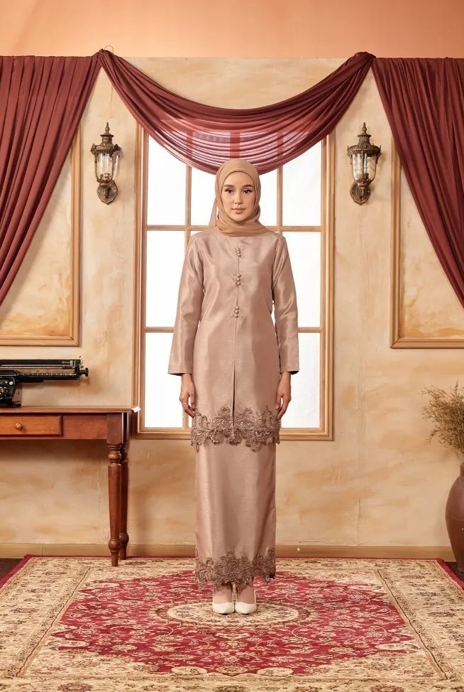 Qaamnie Azalea Baju Kurung Size XL Ash Brown, Women's Fashion, Muslimah ...
