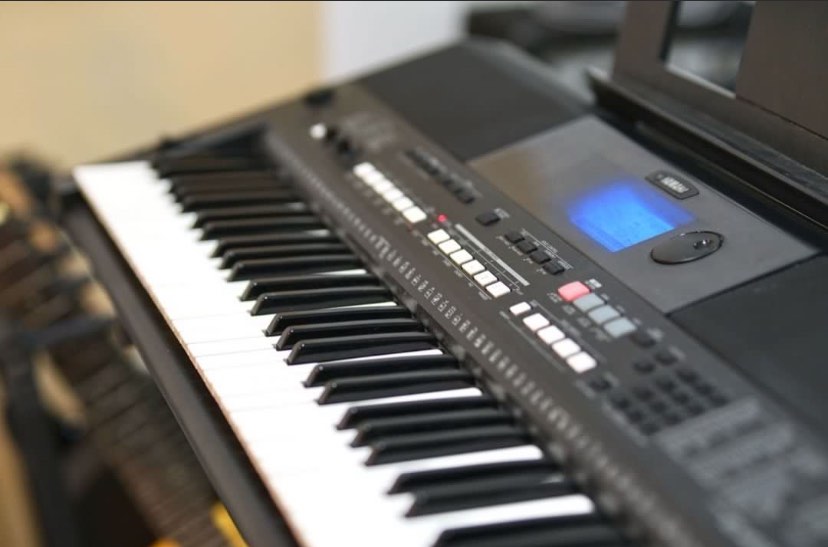 YAMAHA PSR E-433, Hobbies & Toys, Music & Media, Musical Instruments on ...