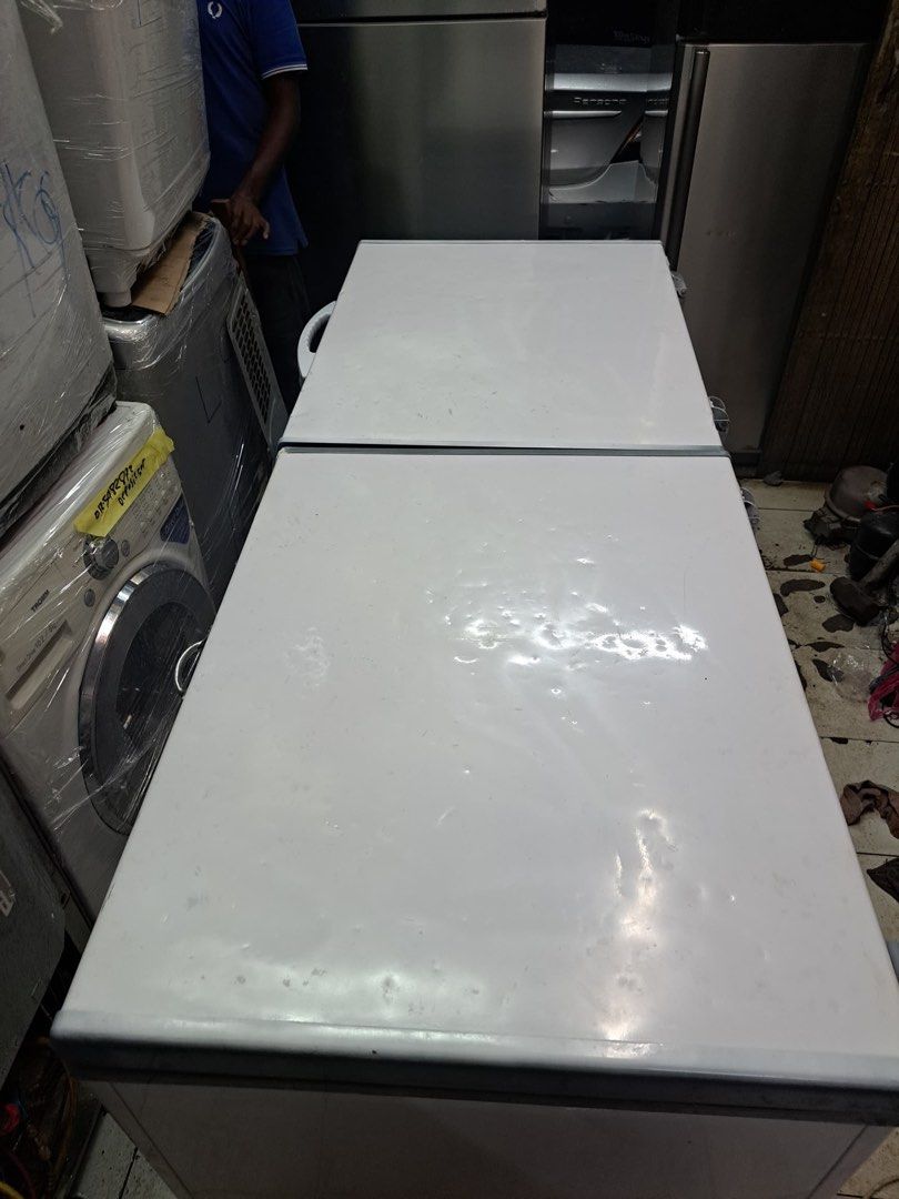 BERJAYA Fridge freezer 2 door 600L good condition one month warntey ada ...