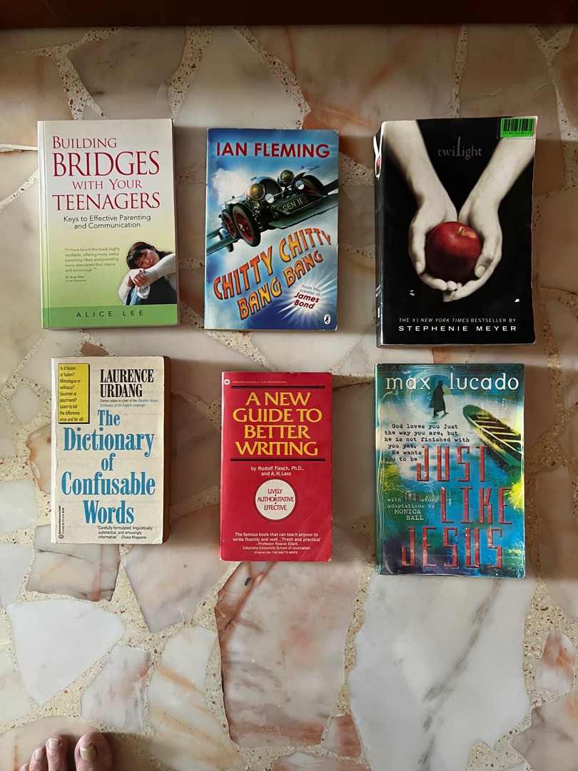 Books by Alice Lee, Ian Fleming, Stephenie Meyers, Laurence Urdang ...
