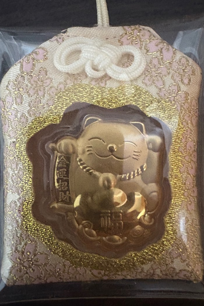 Chow Tai Fook Lucky Cat Gold Charm, Men's Fashion, Watches ...