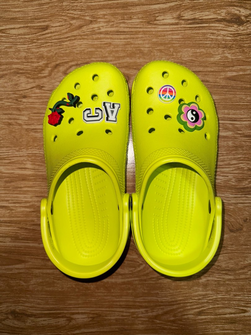 Crocs Classic Clog in Limeade/Neon Green w/ Free Jibbitz, Women's ...