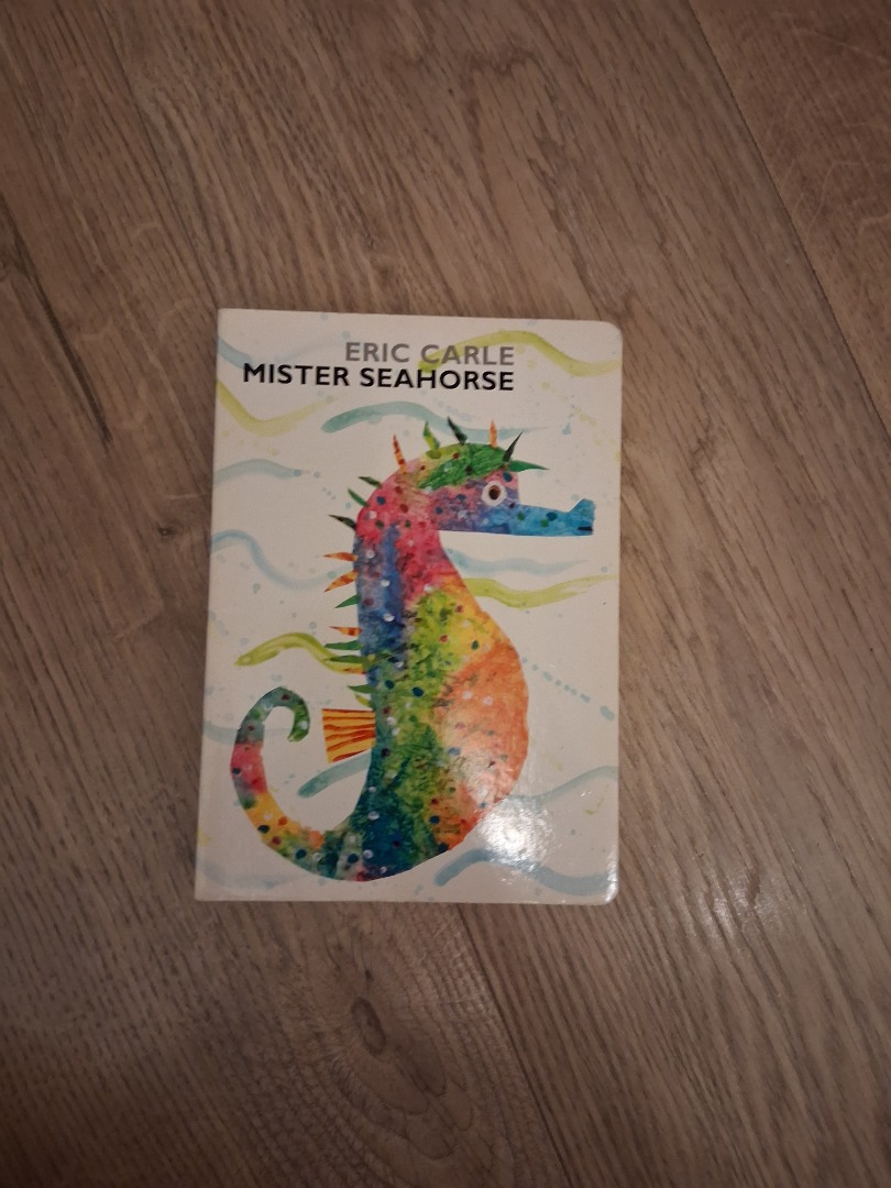 Eric Carle-Mister Seahorse, 興趣及遊戲, 書本 & 文具, 兒童書籍 - Carousell