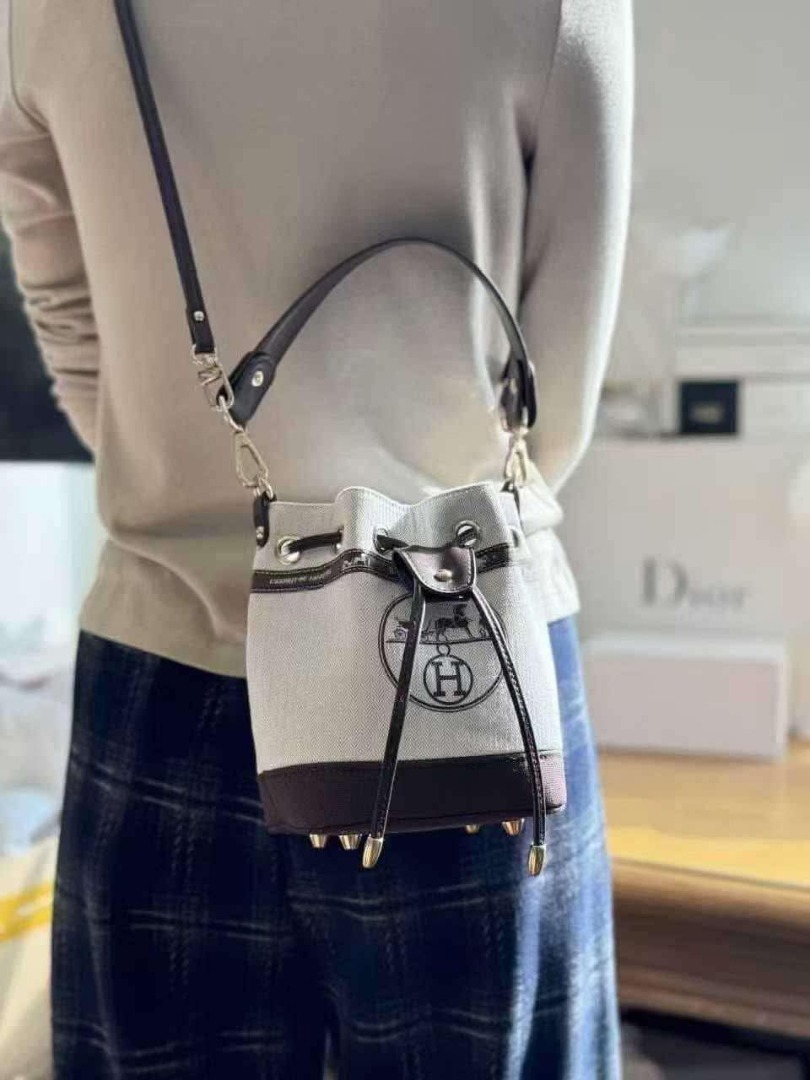 Hermes bucket original VIP gift, Fesyen Wanita, Tas & Dompet di Carousell