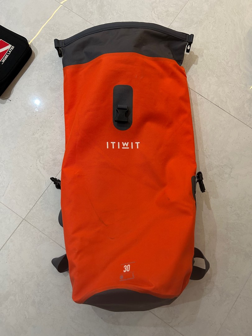 Itiwit wet bag 30L, Sports Equipment, Other Sports Equipment and ...