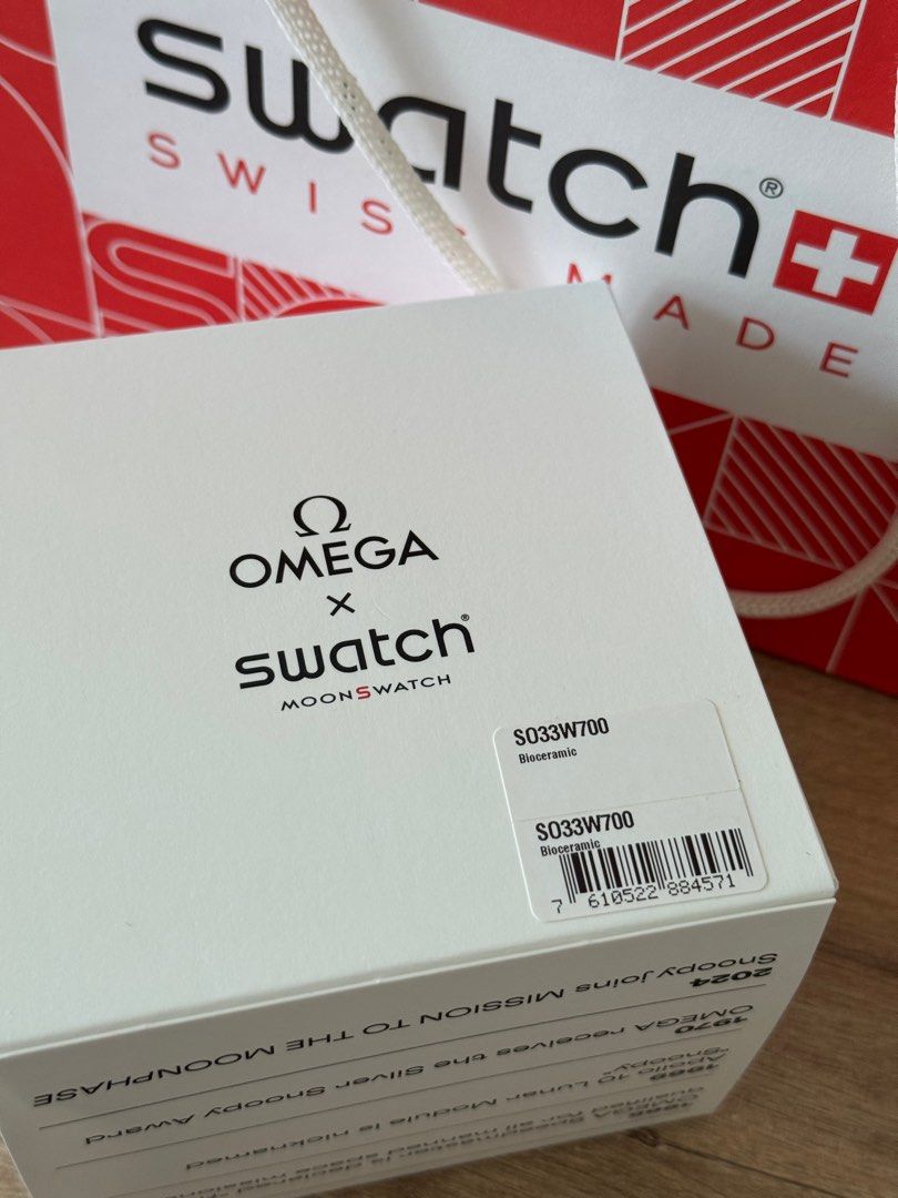 Moonswatch Omega Mission to Moonphase White Snoopy, Luxury, Watches on ...