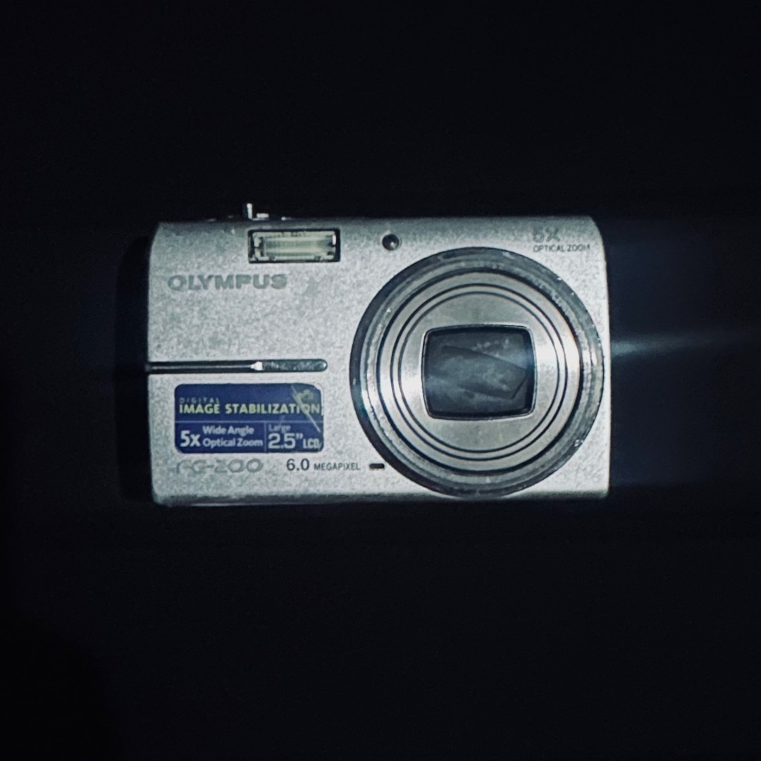 OLYMPUS FE-200 (DIGITAL CAMERA), Photography, Cameras on Carousell
