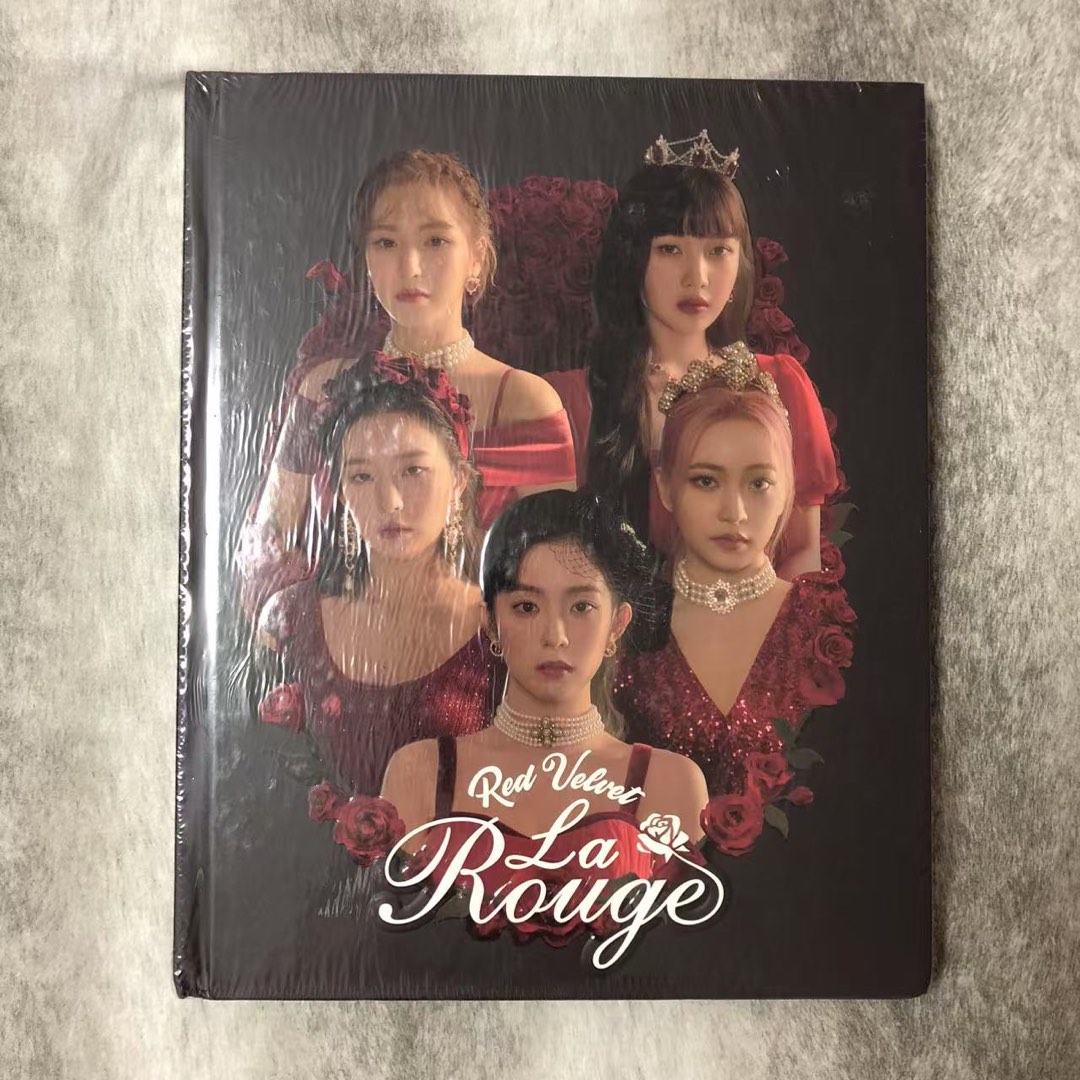 全新未拆封red velvet演唱會la rouge寫真集, 興趣及遊戲, 收藏品及紀念品, 韓流 - Carousell
