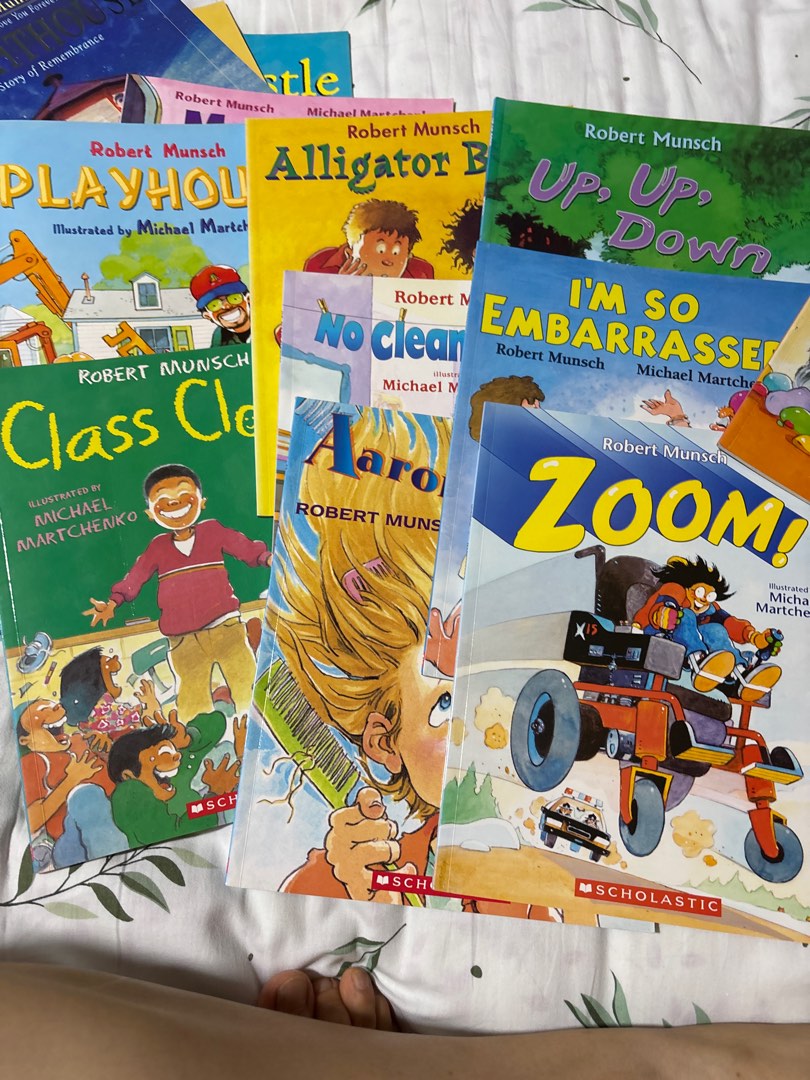 Robert Munsch Scholastic Book -full set 21 books, Hobbies & Toys, Books ...