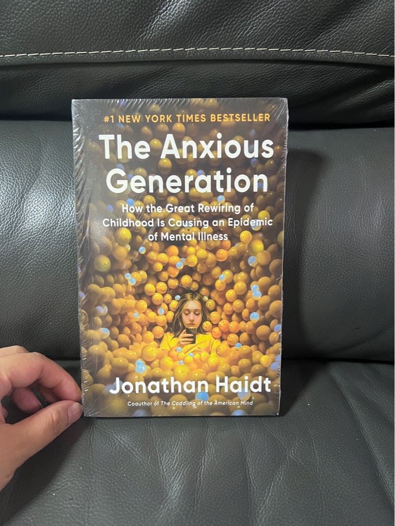 【現貨】The Anxious Generation平裝書Jonathan Haidt (Author), 興趣及遊戲, 書本 & 文具 ...