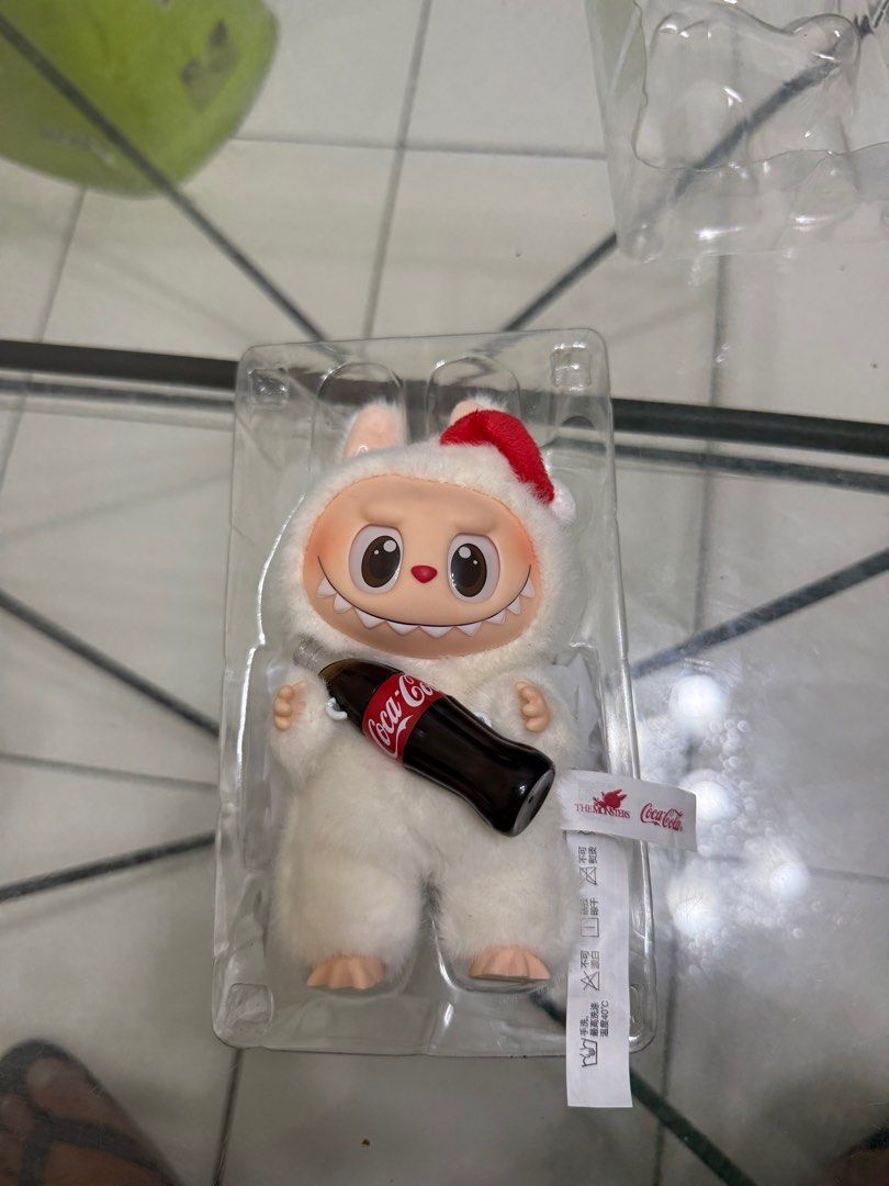 The monster labubu x Coca Cola, 書籍、休閒與玩具, 玩具、公仔、桌遊在旋轉拍賣