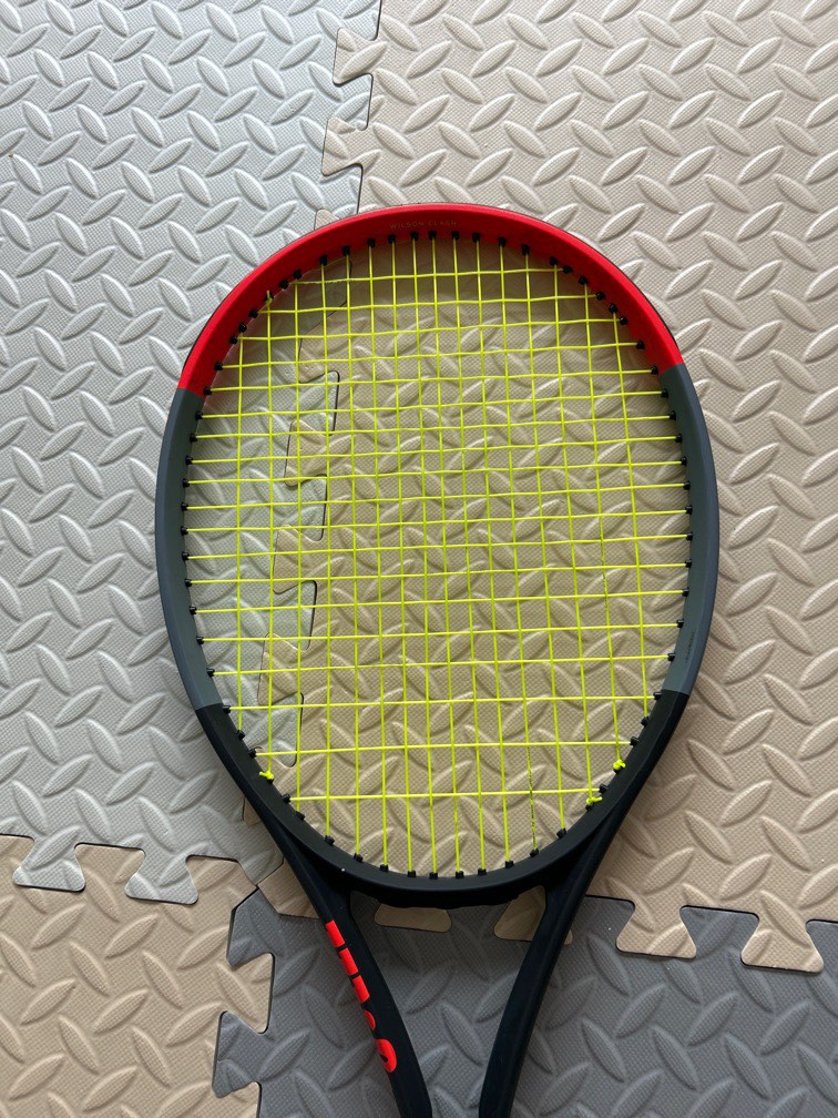 Wilson clash v1 100 L4, Sports Equipment, Sports & Games, Racket & Ball ...