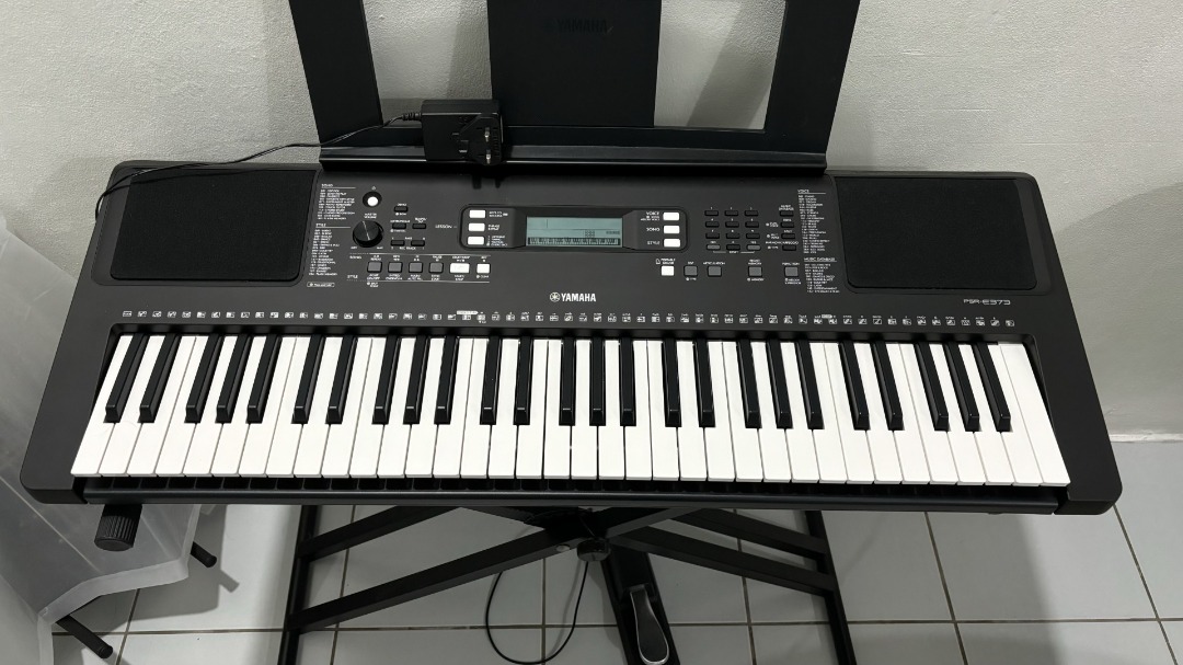 Yamaha PSR-E373 (61-Keys) Portable Keyboard, Hobbies & Toys, Music ...