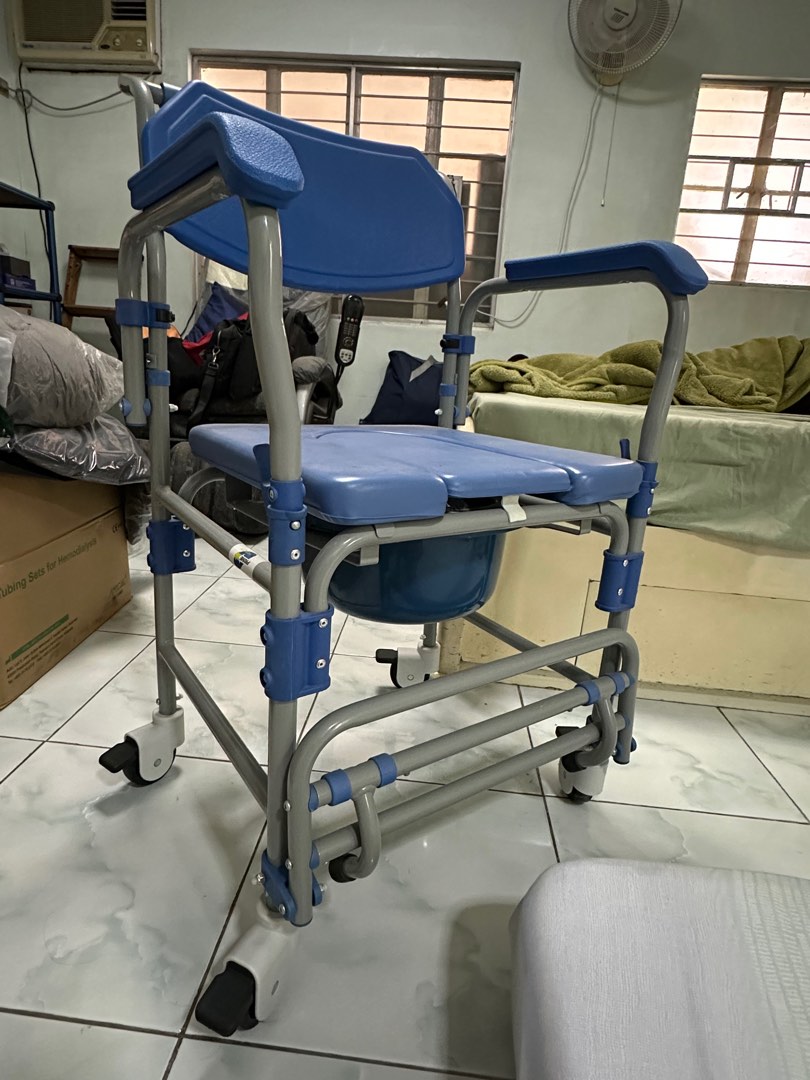 Commode with wheels, Health & Nutrition, Assistive & Rehabilatory Aids ...