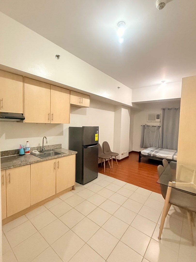 Rush Sale Makati Condo in Chino Roces Paseo de Roces, Property, For ...