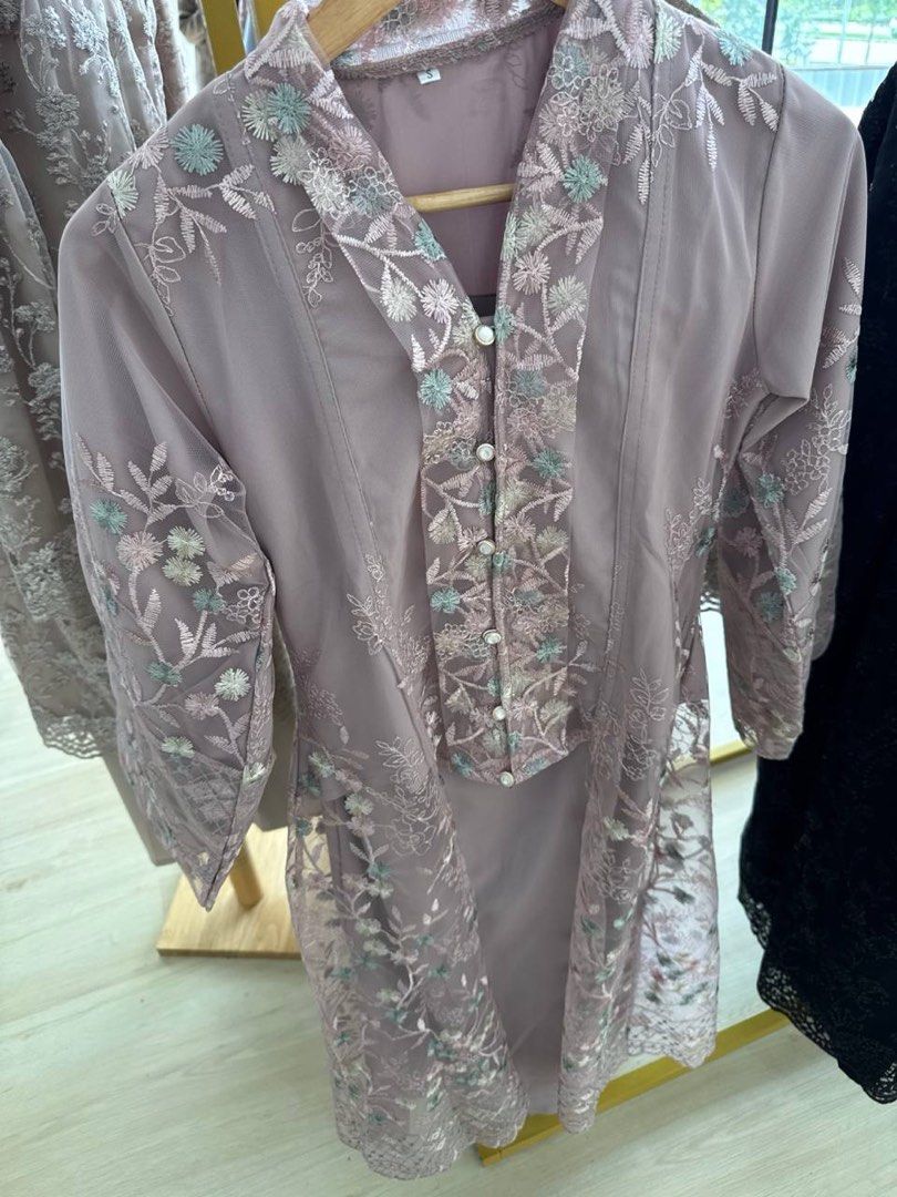 Maya Kimono Ceo Chomel in Pink, Women's Fashion, Muslimah Fashion, Baju ...