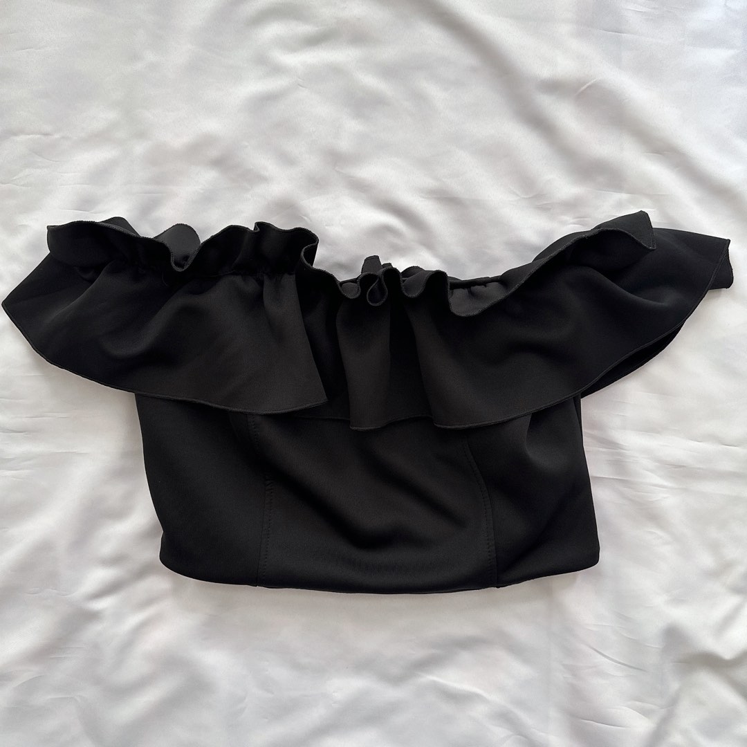 [NEW] BLACK SABRINA TOP, Fesyen Wanita, Pakaian Wanita, Atasan di Carousell
