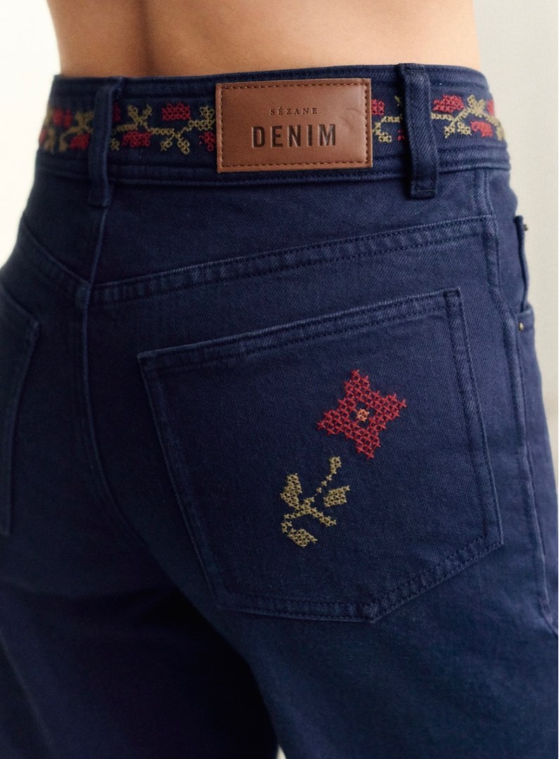 Sezane x Lucia Vergara Le Crop Jeans in Marine Blue with Jazmin ...