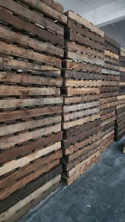 wood pallet 4x8, Furniture & Home Living, Outdoor Furniture on Carousell