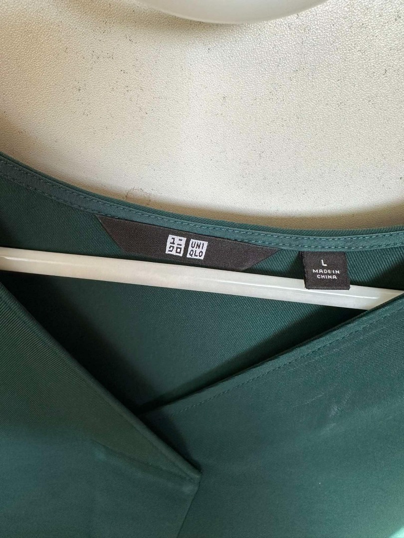 Uniqlo Green Blouse, Women's Fashion, Tops, Blouses on Carousell