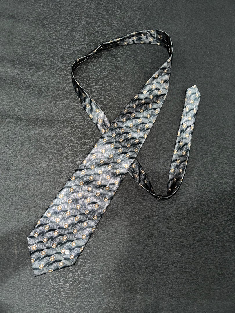 Versace Classic V2 Necktie USED, Men's Fashion, Watches & Accessories ...