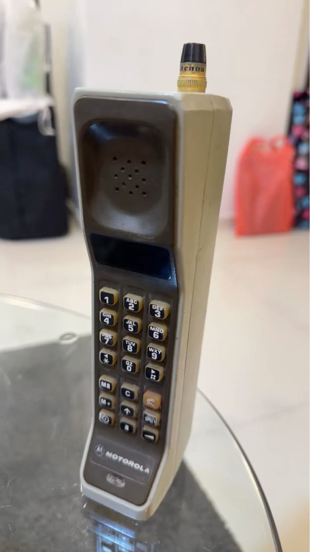 Vintage Motorola DynaTAC 8000x Cell Phone, Mobile Phones & Gadgets ...