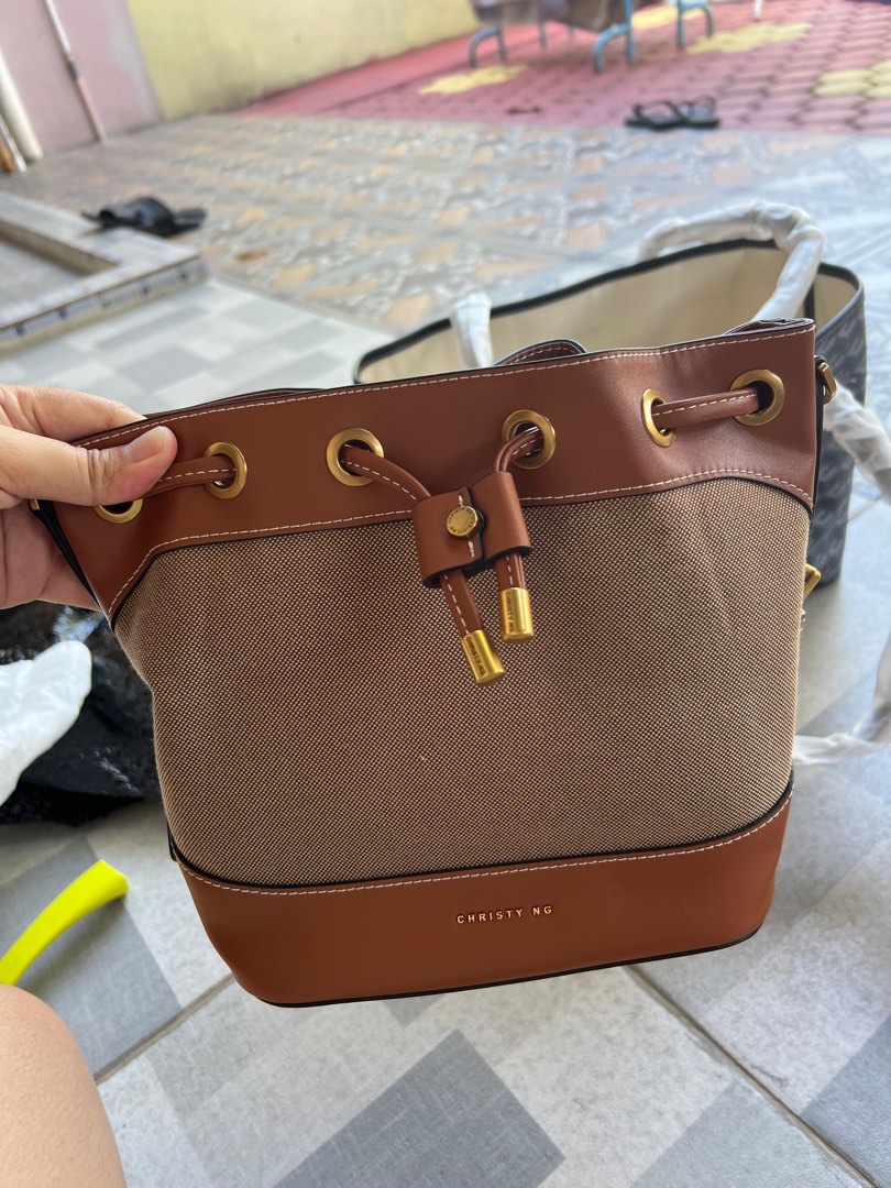 Christy ng bucket new, Barang Mewah, Tas & Dompet di Carousell