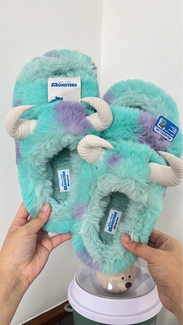 Crocs Monsters Inc Sullivan Sandal Kamar, Fesyen Pria, Sepatu , Sandal ...