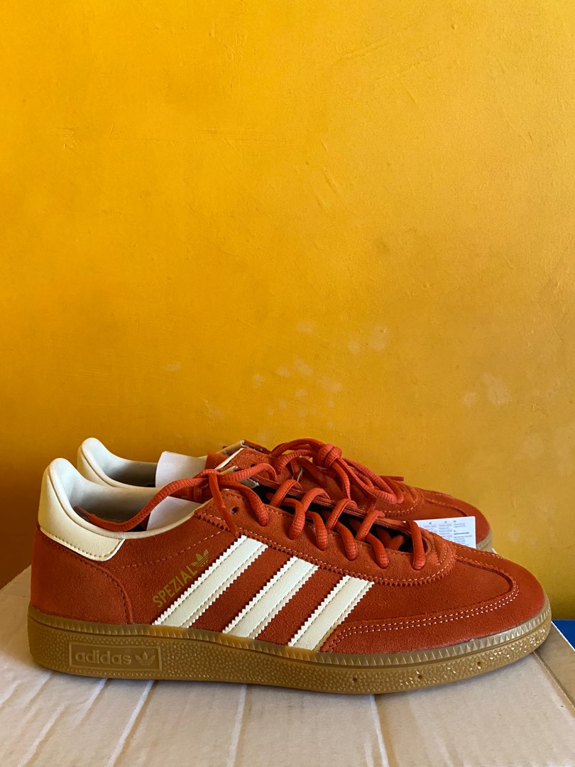 Adidas Spezial Red NEW, Fesyen Pria, Sepatu , Sneakers di Carousell