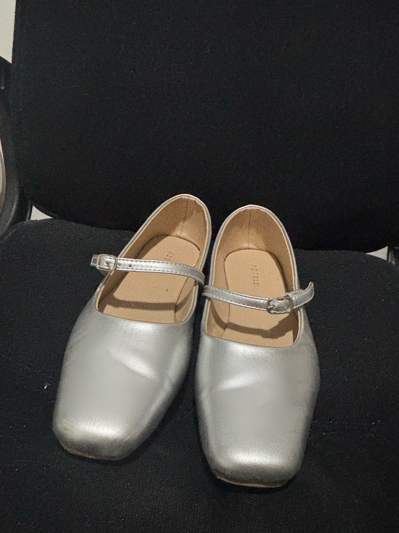 Aztrid Silver Ballet Flats, Women's Fashion, Footwear, Flats & Sandals ...