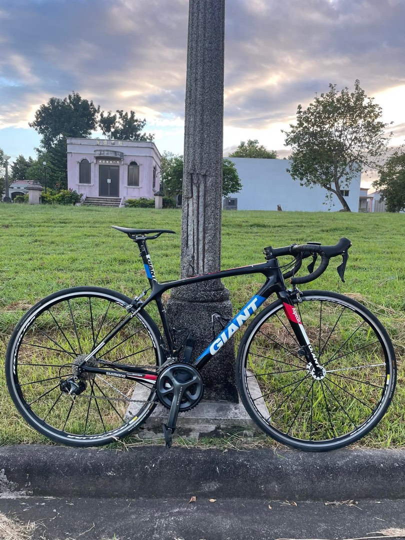 Giant Roadbike, Sports Equipment, Bicycles & Parts, Bicycles on Carousell