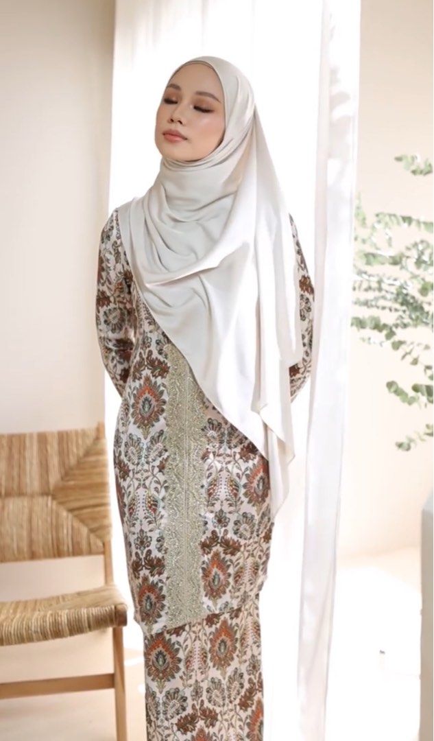 Minimalace Isabelle, Women's Fashion, Muslimah Fashion, Baju Kurung ...