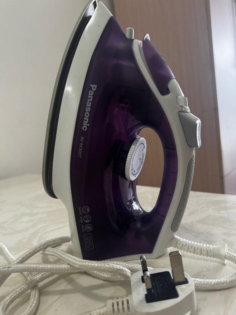 Parsonic iron, TV & Home Appliances, Irons & Steamers on Carousell