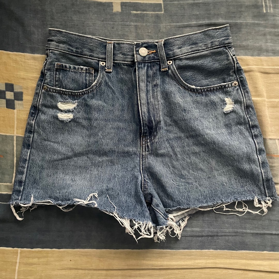Uniqlo maong shorts, Women's Fashion, Bottoms, Shorts on Carousell