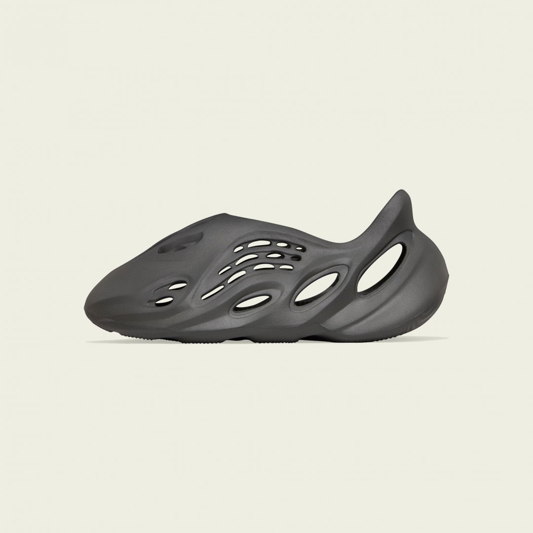 Yeezy Foam Runner Carbon, Men's Fashion, Footwear, Flipflops and Slides ...