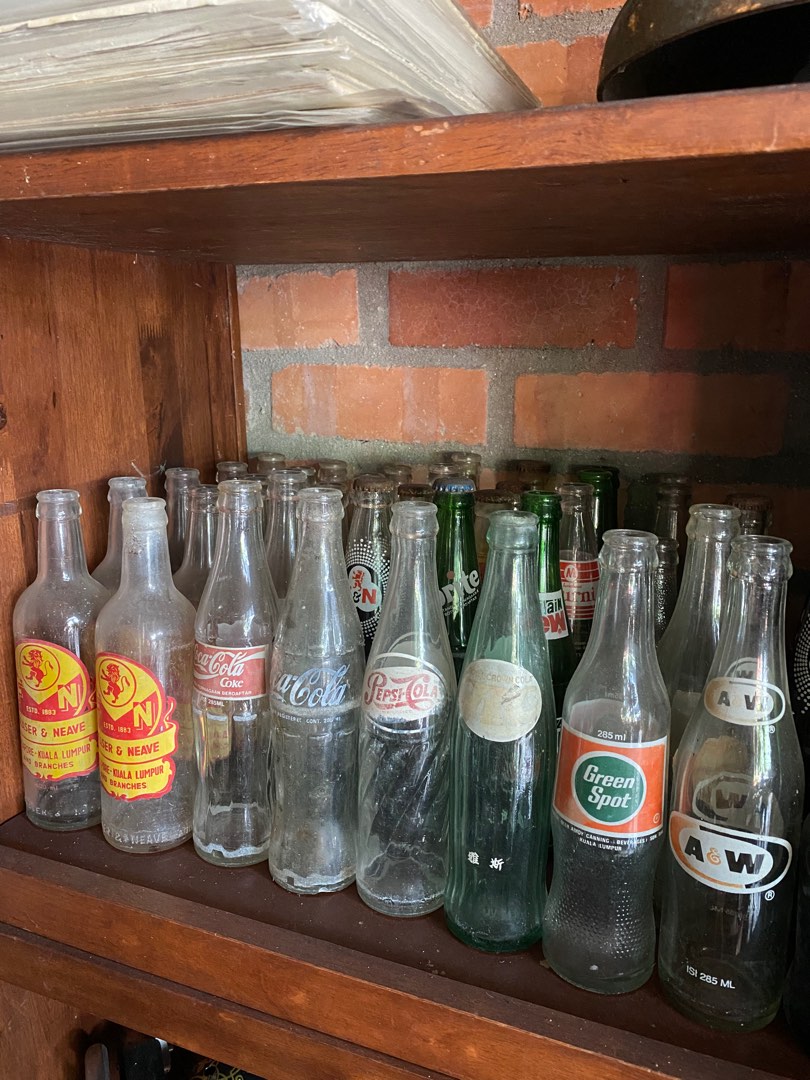 Botol Kaca Antik, Hobbies & Toys, Collectibles & Memorabilia, Vintage ...