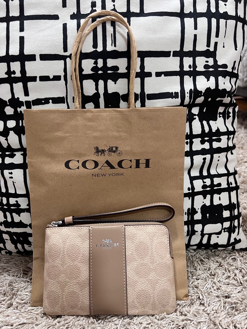 Coach small pouch, Women's Fashion, Bags & Wallets, Purses & Pouches on ...