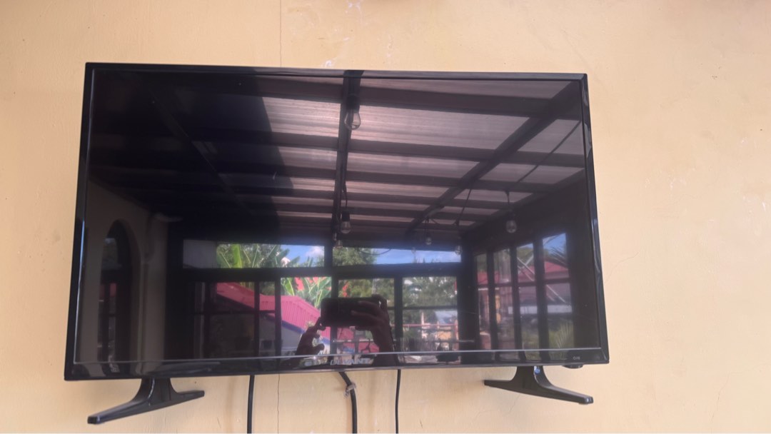 Devant 32 inch LCD TV, TV & Home Appliances, TV & Entertainment, TV on ...