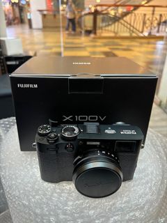 FUJIFILM X-E4 BODY SHUTTER COUNT 10k, Photography, Cameras on Carousell